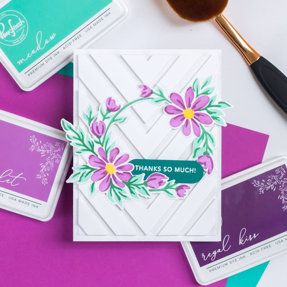 Pinkfresh Studio Daisy Wreath Die